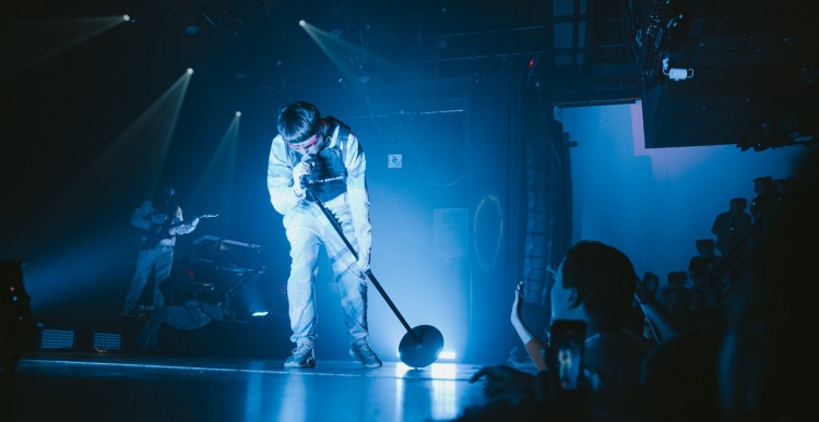Concert Oliver Tree - Love You Madly, Hate You Badly in Paradiso ...