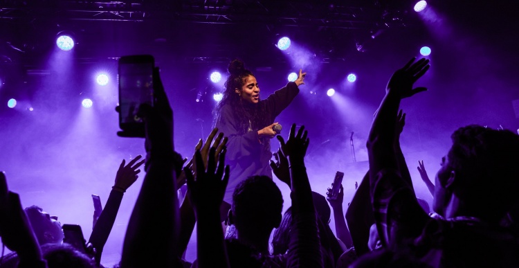 Concert Jessie Reyez - Paid In Memories Tour in Paradiso, Amsterdam op ...