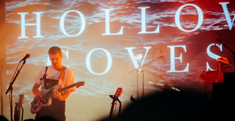 Concert Live At Amsterdamse Bos: Hollow Coves in Openlucht Theater ...