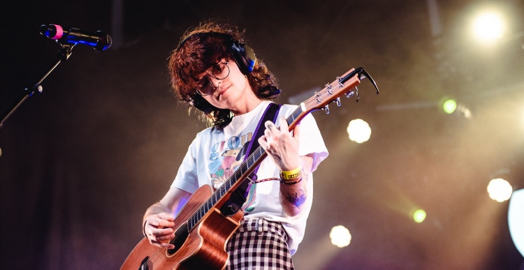 Concert Cavetown - Running With Scissors Tour in 013, Tilburg op 4 ...