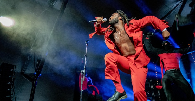 Concert Genesis Owusu in Rotown, Rotterdam op 25 november 2026