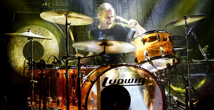 Concert Physical Graffiti performing Led Zeppelin in Podium 't Beest ...