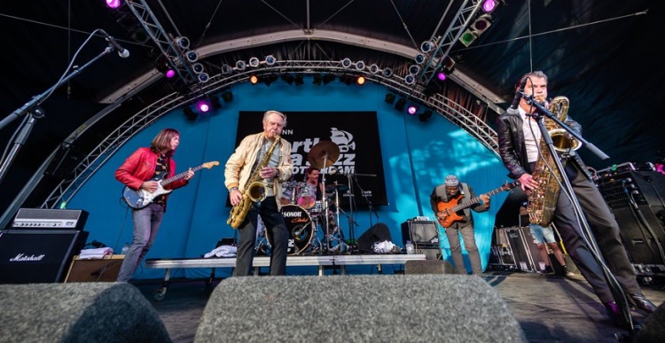 Concert Dulfer! Total Response in Metropool Enschede, Enschede op 3 februari 2024