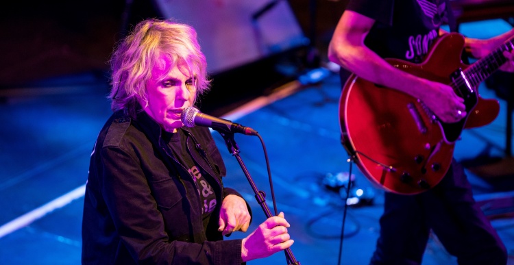 Concert Lucinda Williams in Muziekgebouw Eindhoven, Eindhoven op 26 ...