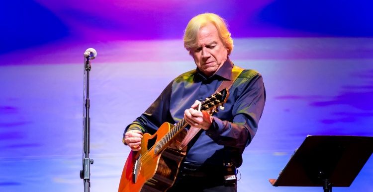 Concert Justin Hayward in Muziekgebouw Eindhoven, Eindhoven op 15 ...