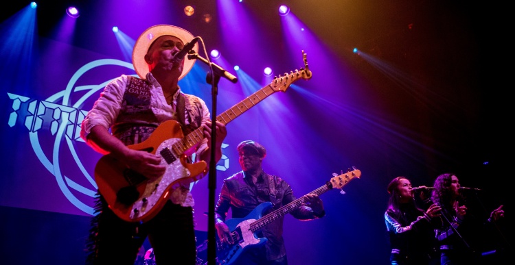 Concert Alides Hidding & Time Bandits in Café de Cactus, Hengelo op 25 ...