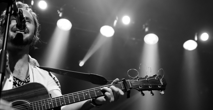 Concert Jeremy Loops in Openlucht Theater Amsterdamse Bos, Amstelveen ...