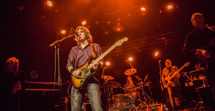 Concert The Dire Straits Experience in De Maaspoort, Venlo op 14 ...