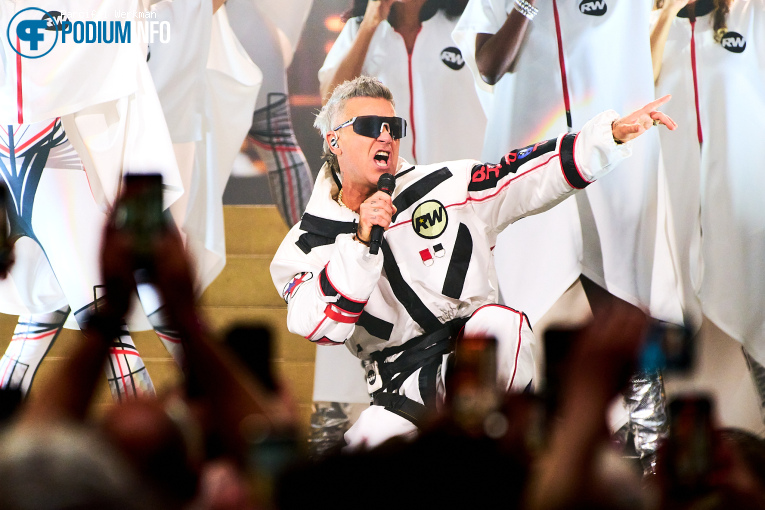 Foto Robbie Williams in Johan Cruijff ArenA op 22 juni 2025 op ...