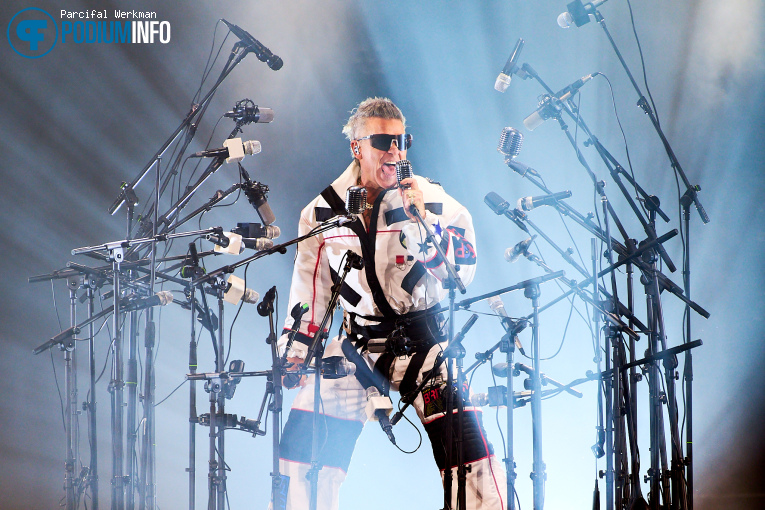 Foto Robbie Williams in Johan Cruijff ArenA op 22 juni 2025 op ...