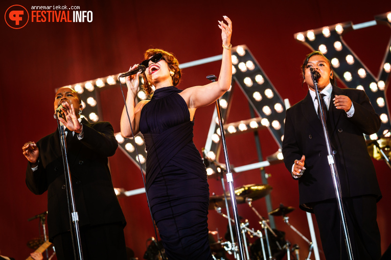 RAYE Sets Lowlands Festival 2025 Ablaze With a Bold, Fearless, and ...