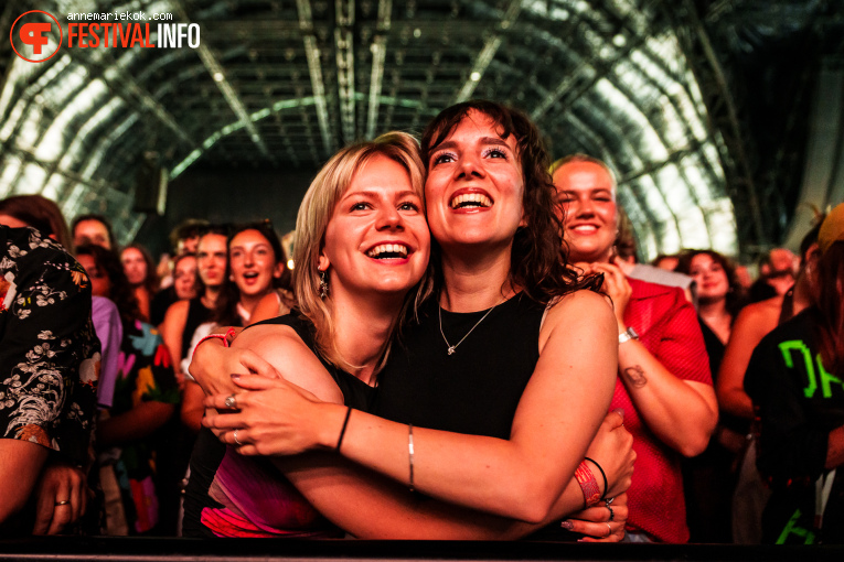 Foto Sylvie Kreusch op Lowlands 2025 - Zaterdag op Festivalinfo. Foto 80 van 139.