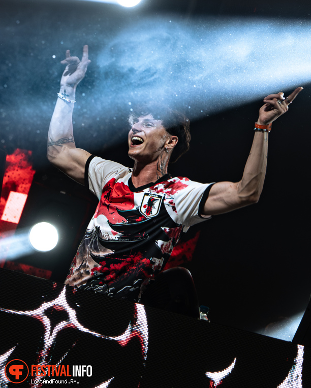 Foto Benny Rodrigues op R² Festival 2025 op Festivalinfo. Foto 91 van 106.