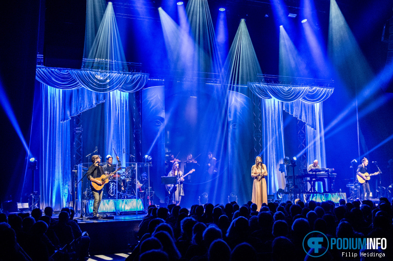 Foto Floor Jansen in De Oosterpoort op 24 september 2025 op Podiuminfo ...