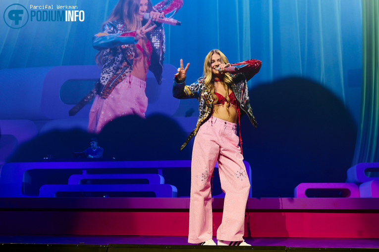 Foto Roxy Dekker in AFAS Live op 28 november 2025 op Podiuminfo. Foto 12 van 12.