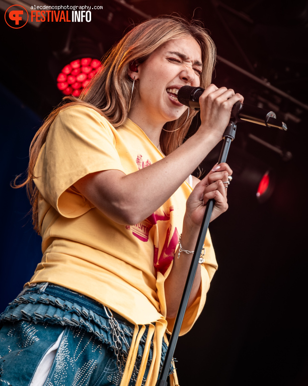 Foto Danique op Bevrijdingsfestival Utrecht 2026 op Festivalinfo. Foto ...