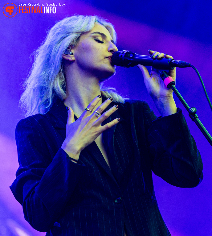 Foto Micha (NL) op Dauwpop 2026 - Vrijdag op Festivalinfo. Foto 57 van 103.