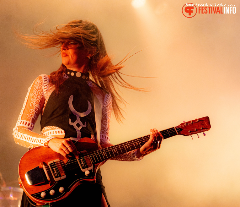 Foto Heidi Curtis op Dauwpop 2026 - Vrijdag op Festivalinfo. Foto 46 ...