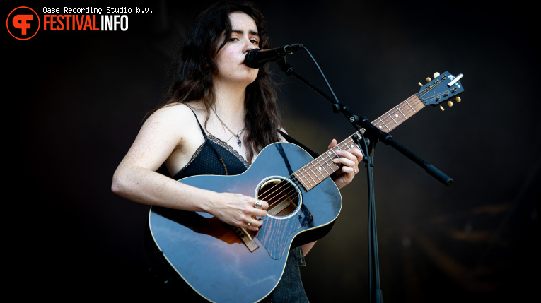 Foto The Wombats op Dauwpop 2026 - Zaterdag op Festivalinfo. Foto 89 ...