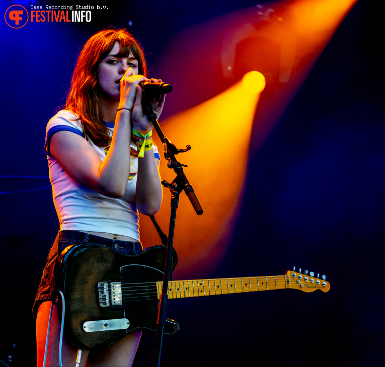 Foto Chloe Slater op Dauwpop 2026 - Zaterdag op Festivalinfo. Foto 23 ...