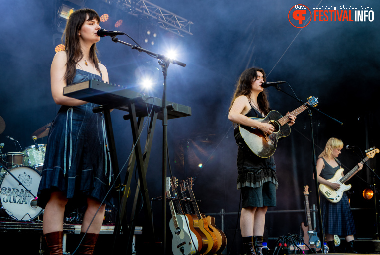 Foto Fat Dog op Dauwpop 2026 - Zaterdag op Festivalinfo. Foto 95 van 140.