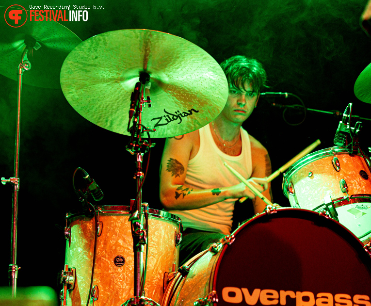 Foto Overpass op Dauwpop 2026 - Zaterdag op Festivalinfo. Foto 38 van 140.
