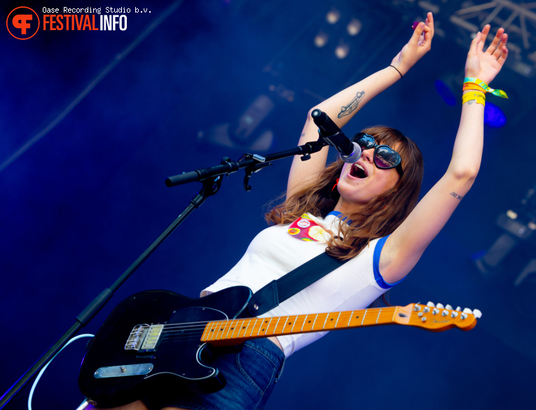 Foto Chloe Slater op Dauwpop 2026 - Zaterdag op Festivalinfo. Foto 23 ...