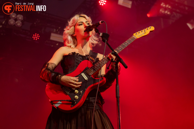 Foto Hiqpy op Best Kept Secret 2026 - Zaterdag op Festivalinfo. Foto 17 ...