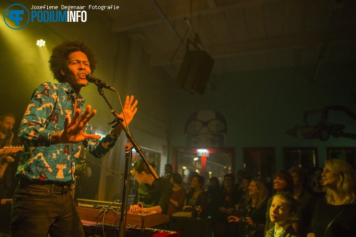 Foto Jeangu Macrooy In Fluor Op 01 December 2017 Op Podiuminfo Foto 2