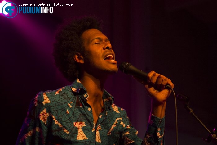 Foto Jeangu Macrooy In Fluor Op 01 December 2017 Op Podiuminfo Foto 2