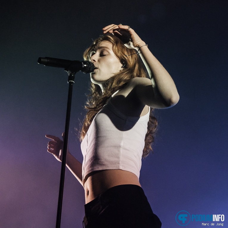 Foto Froukje in 013 op 13 mei 2022 op Podiuminfo. Foto 1 van 12.