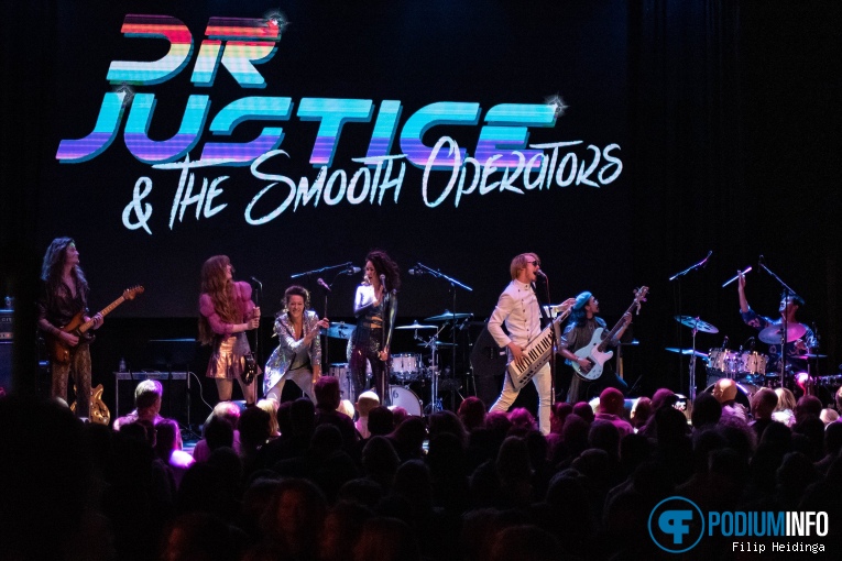 Foto Dr Justice & The Smooth Operators in Q-Factory op 3 november 2022 op Podiuminfo. Foto 3 van 15.