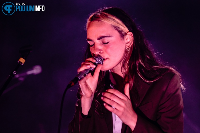 Foto néomí in Paradiso op 7 mei 2023 op Podiuminfo. Foto 11 van 12.