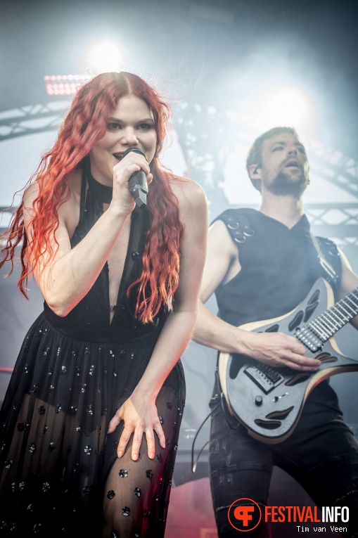 Foto Famyne op Into The Grave 2023 - dag 1 op Festivalinfo. Foto 3 van 46.