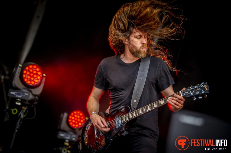 Foto Famyne op Into The Grave 2023 - dag 1 op Festivalinfo. Foto 3 van 46.