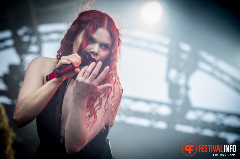 Foto Famyne op Into The Grave 2023 - dag 1 op Festivalinfo. Foto 3 van 46.