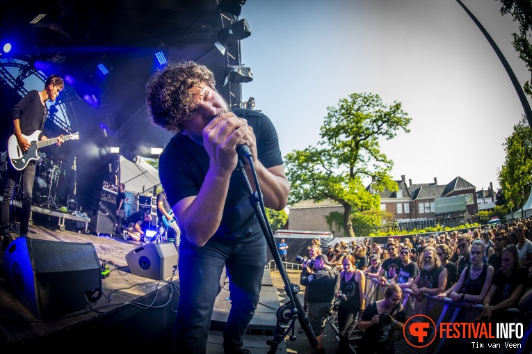 Foto Famyne op Into The Grave 2023 - dag 1 op Festivalinfo. Foto 3 van 46.