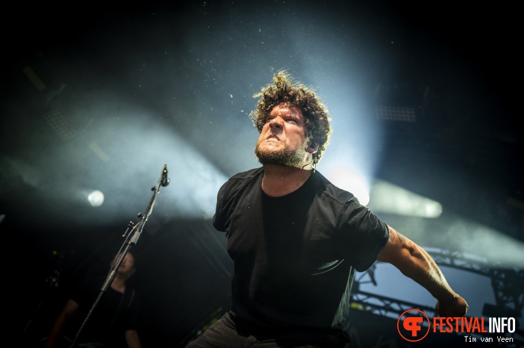 Foto Famyne op Into The Grave 2023 - dag 1 op Festivalinfo. Foto 3 van 46.