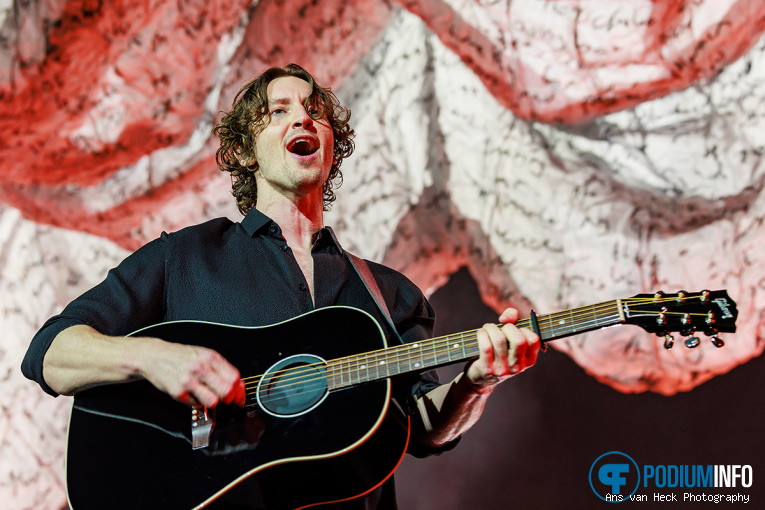 Foto Dean Lewis in Ziggo Dome op 25 februari 2025 op Podiuminfo. Foto 9 ...
