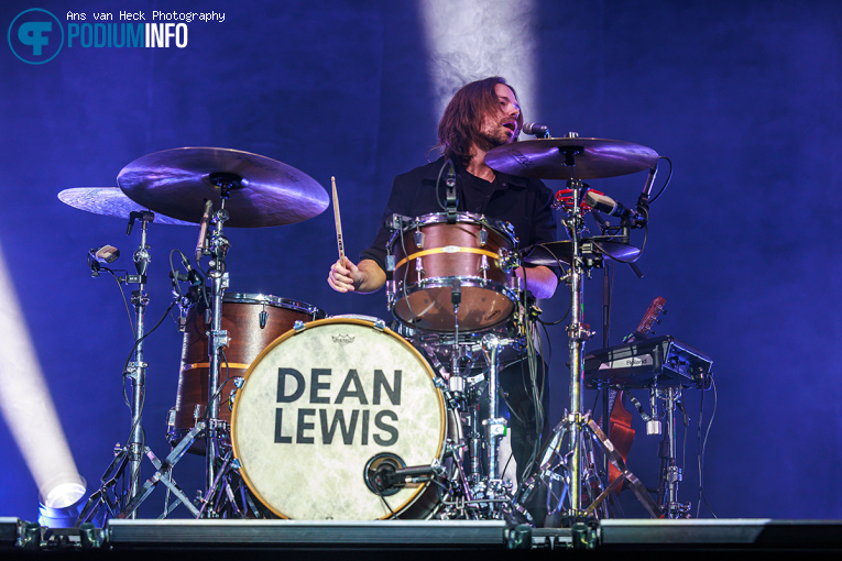 Foto Dean Lewis in Ziggo Dome op 25 februari 2025 op Podiuminfo. Foto 5 ...