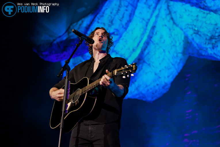 Foto Dean Lewis in Ziggo Dome op 25 februari 2025 op Podiuminfo. Foto 2 ...