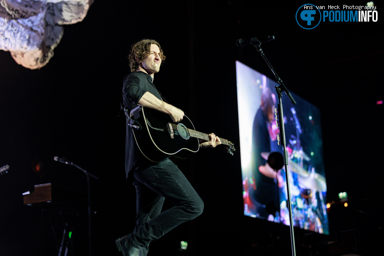 Foto Dean Lewis in Ziggo Dome op 25 februari 2025 op Podiuminfo. Foto 7 ...