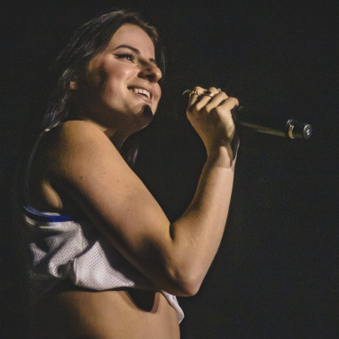 Natalie Jane naar Main-zaal van 013 met nieuwe 'The World I Didn’t Want World Tour' | Nieuws op ...