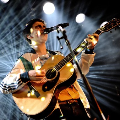 Singer-songwriter Declan McKenna op tour in 2024 met 3e studioalbum ...