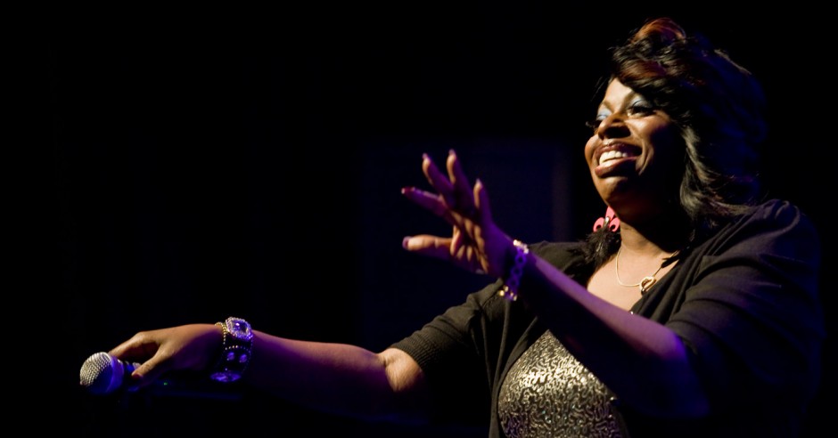 Amerikaanse soul- en R&B-zangeres Angie Stone naar Nederland | Nieuws ...