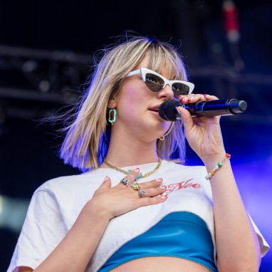 Zangeres Maan voegt Belgische shows toe aan tour | Nieuws op Podiuminfo