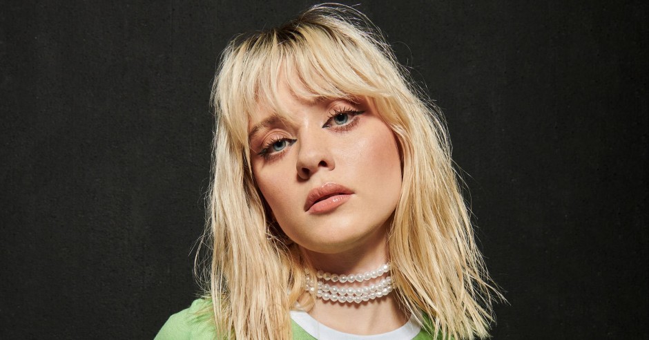 Engelse zangeres Maisie Peters naar Amsterdam en Antwerpen in mei ...