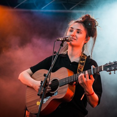 Nieuwe namen voor Ik Zie U Graag waaronder Kids With Buns, DIRK. en Bat ...