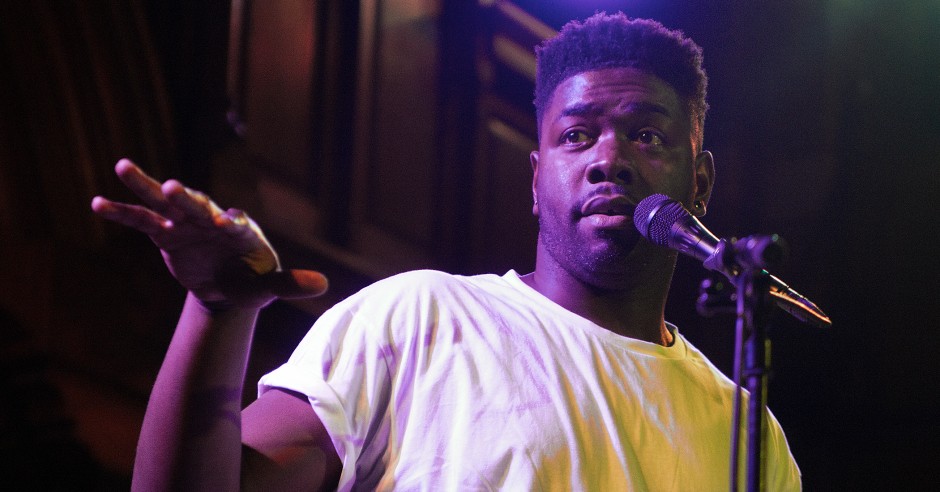 Jake Isaac kondigt vier intieme shows aan om jubileum van Nederlands ...