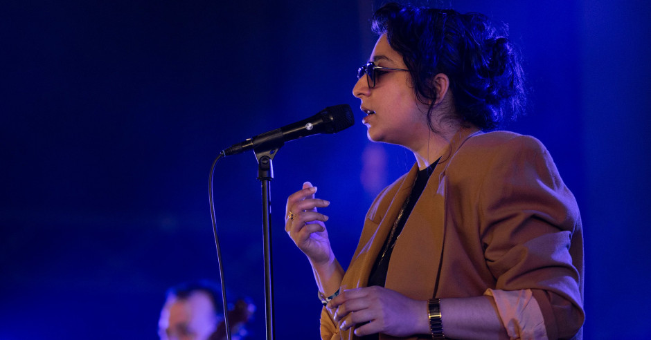 Arooj Aftab in juli naar het Openluchttheater in Nijmegen | Nieuws op ...